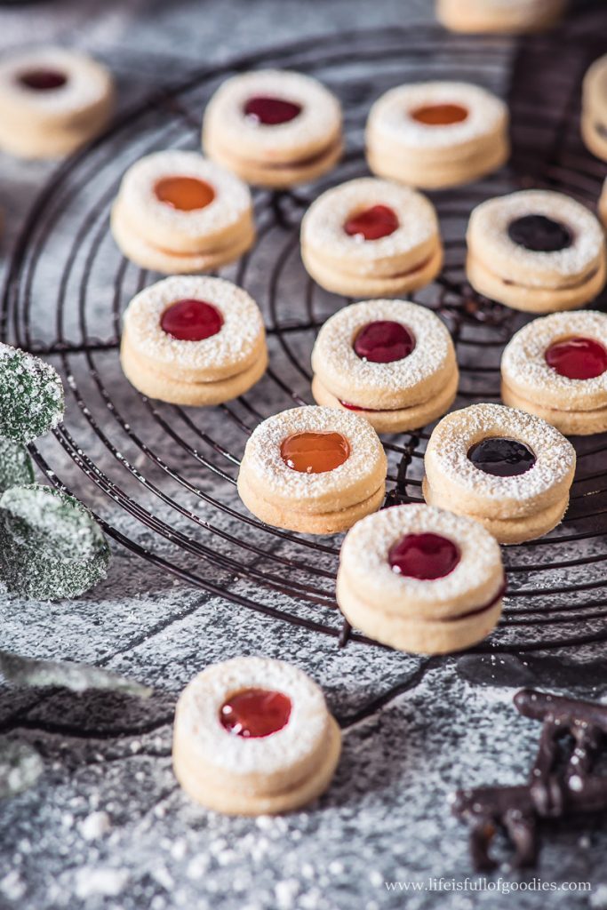 Klassische Spitzbuben mit verschiedenen Füllungen | Life Is Full Of Goodies