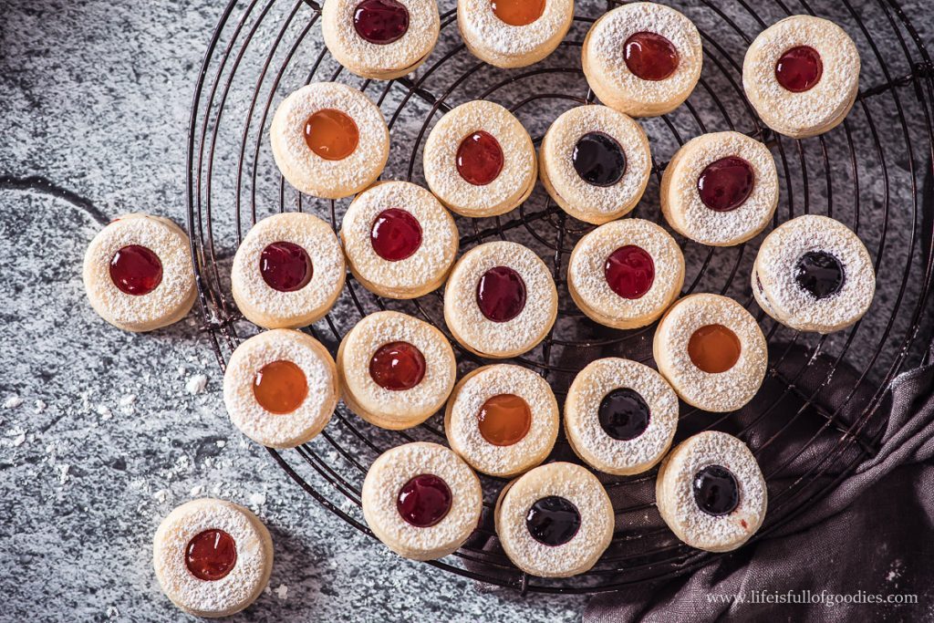 Klassische Spitzbuben mit verschiedenen Füllungen | Life Is Full Of Goodies