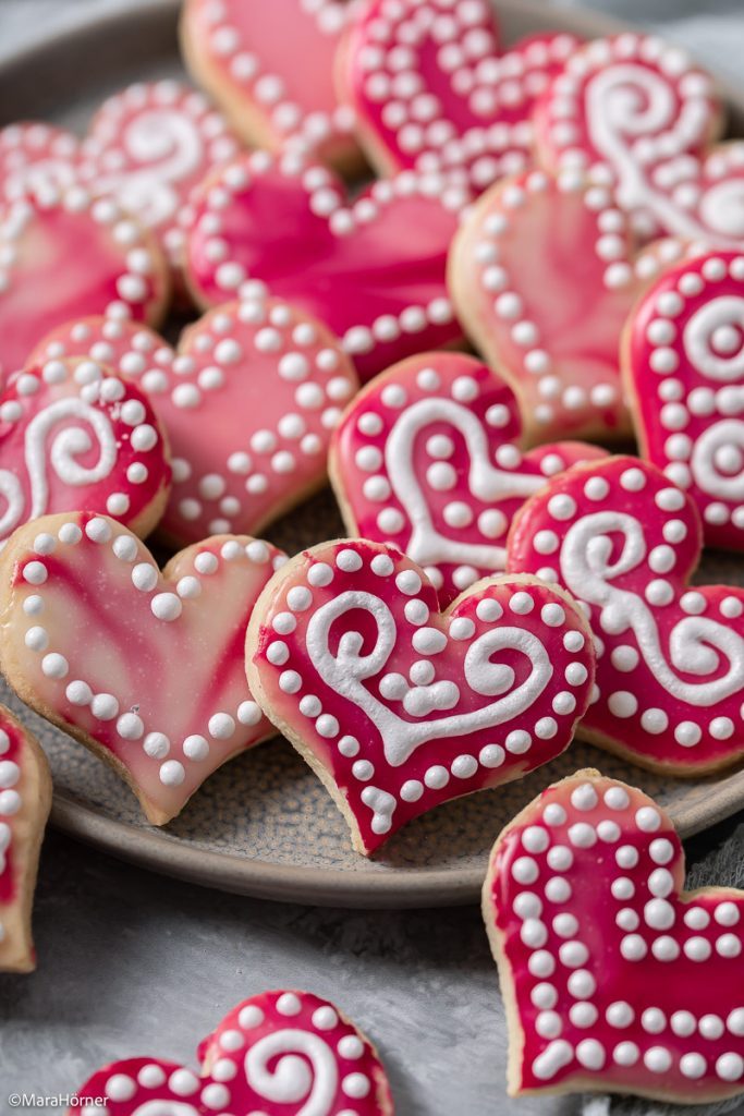 Herz Kekse mit Marmorguss und Royal Icing | Life Is Full Of Goodies