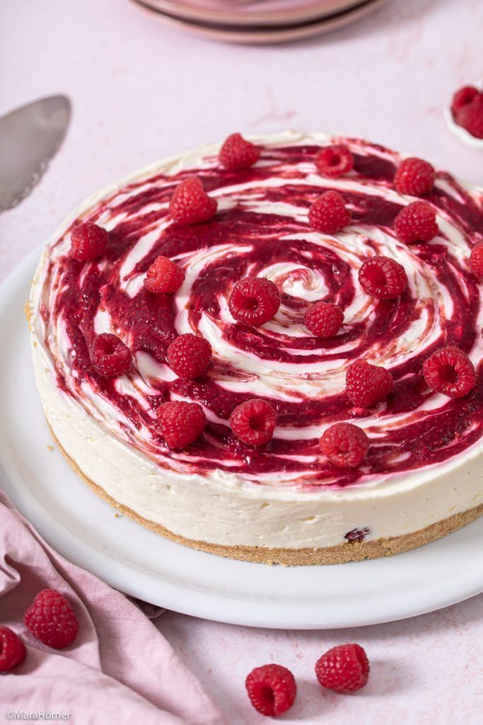 No-Bake Himbeer Cheesecake - Einfach und lecker | Life Is Full Of Goodies