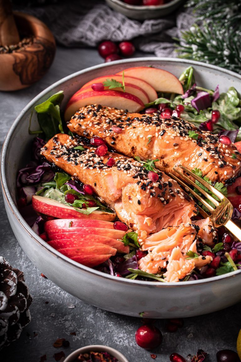 Sesamlachs auf fruchtigem Salat | Life Is Full Of Goodies