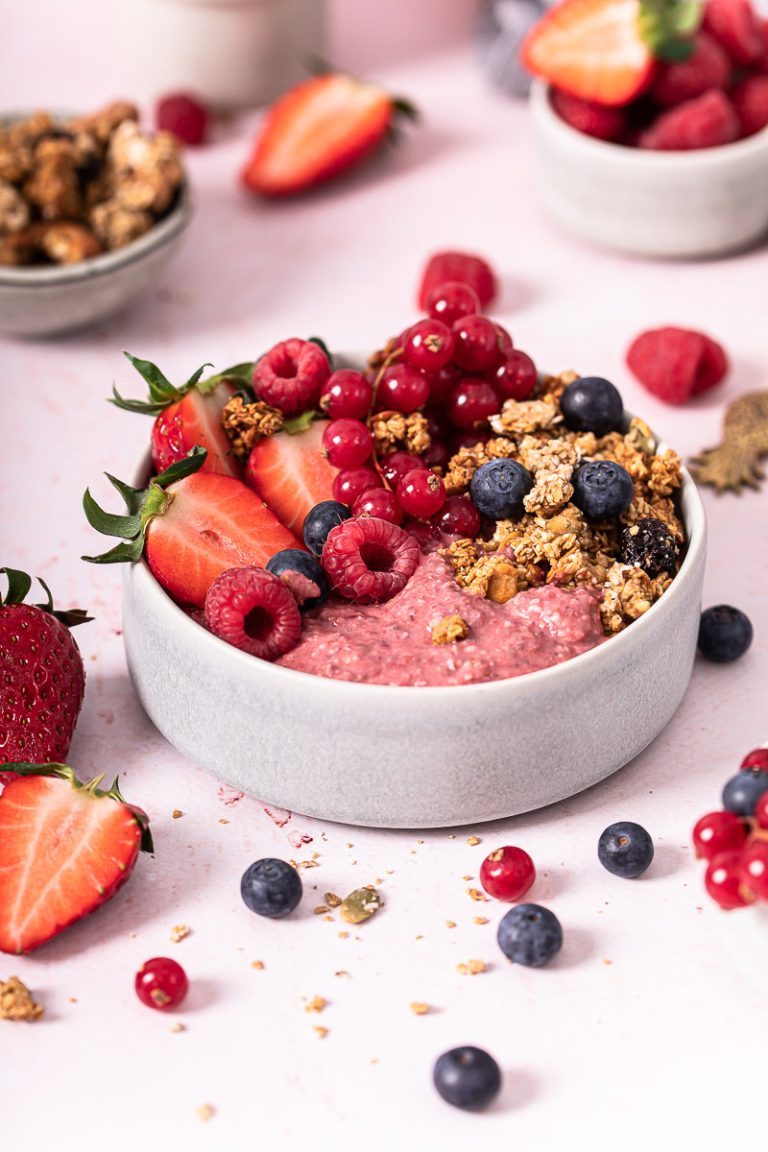 Berry Smoothie Bowl mit selbstgemachtem Granola | Life Is Full Of Goodies